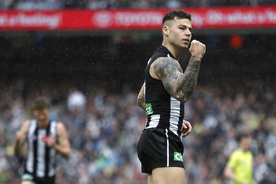 Elliott signs for two more