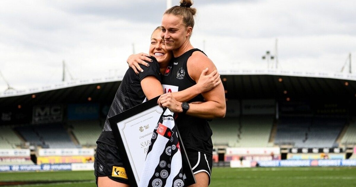 'I'm just so proud of you': Sarah Rowe receives her 50th AFLW Guernsey