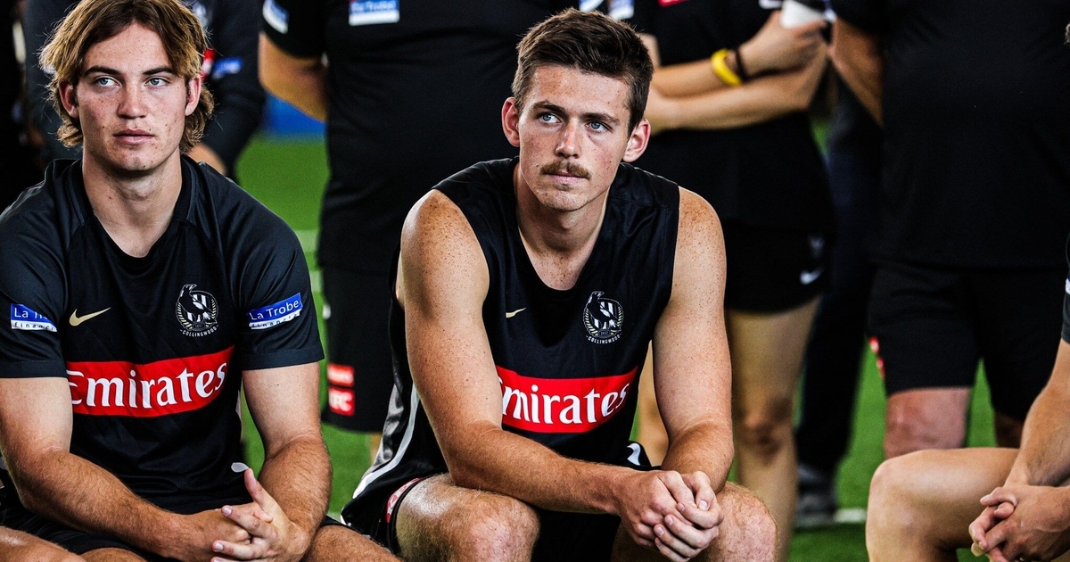 Nick Maxwell presents Charlie Dean's playing guernsey