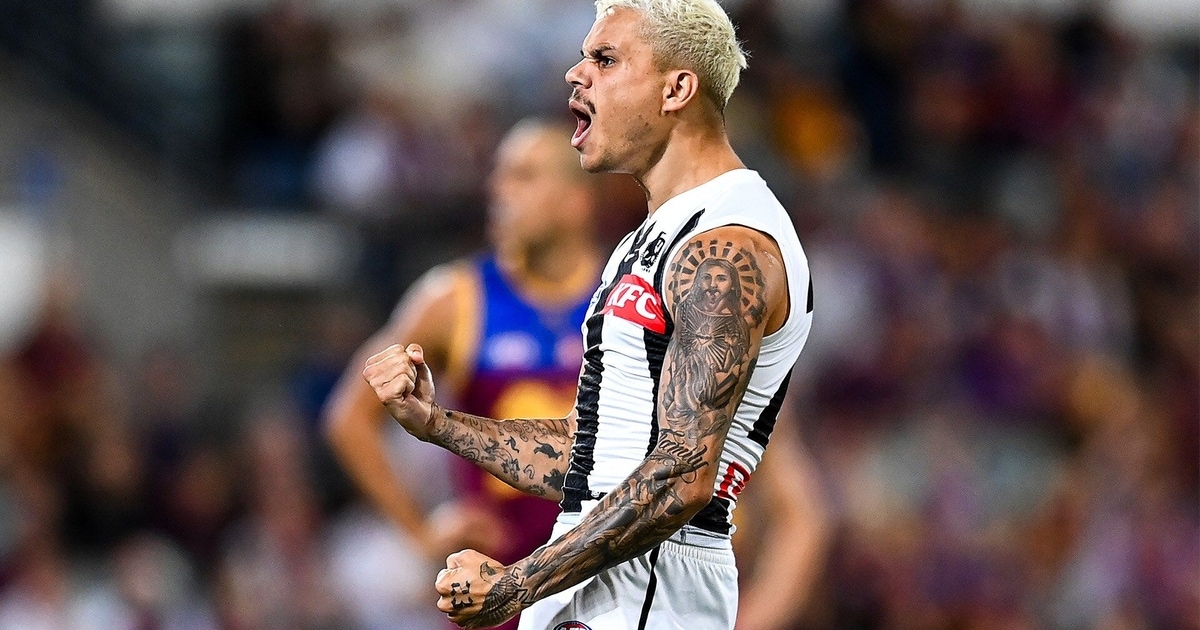 Bobby Hill kicks the opener at The Gabba!