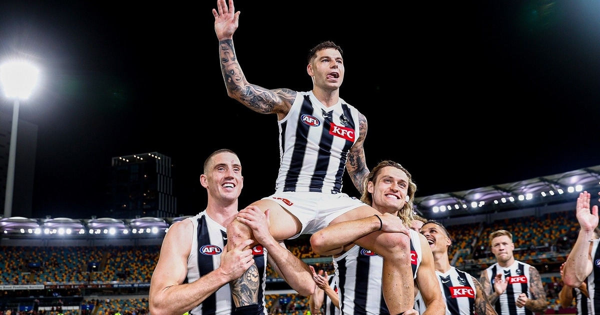 Jamie Elliott is chaired off after game 200